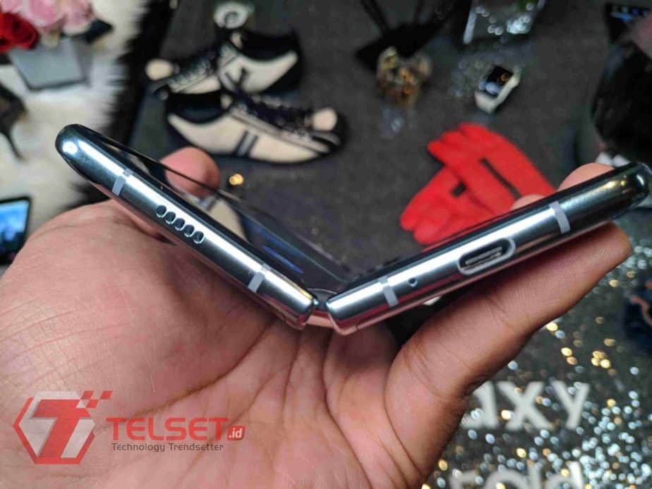 Hands-on Samsung Galaxy Fold: Layar Lipat Super Premium | Telset