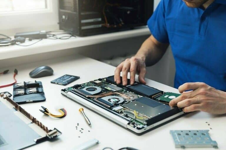 10 Cara Memperbaiki Keyboard Laptop yang Rusak, Bisa Kerjakan Sendiri 10 Cara Memperbaiki Keyboard Laptop yang Rusak, Bisa Kerjakan Sendiri