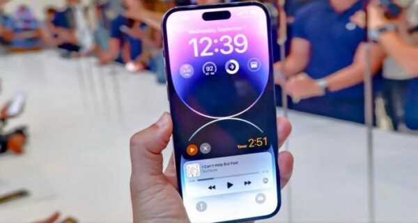 Duel Galaxy Z Fold4 vs iPhone 14 Pro Max, Siapa Jawaranya? | Telset