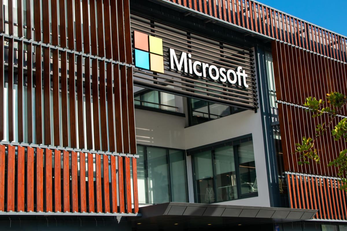 Microsoft Siapkan Rp1.200 Triliun untuk Infrastruktur AI | Telset