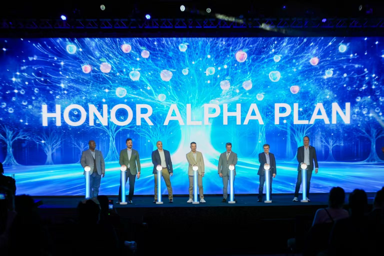 Honor Ungkap Strategi Alpha Plan & Produk Baru di MWC 2025 | Telset